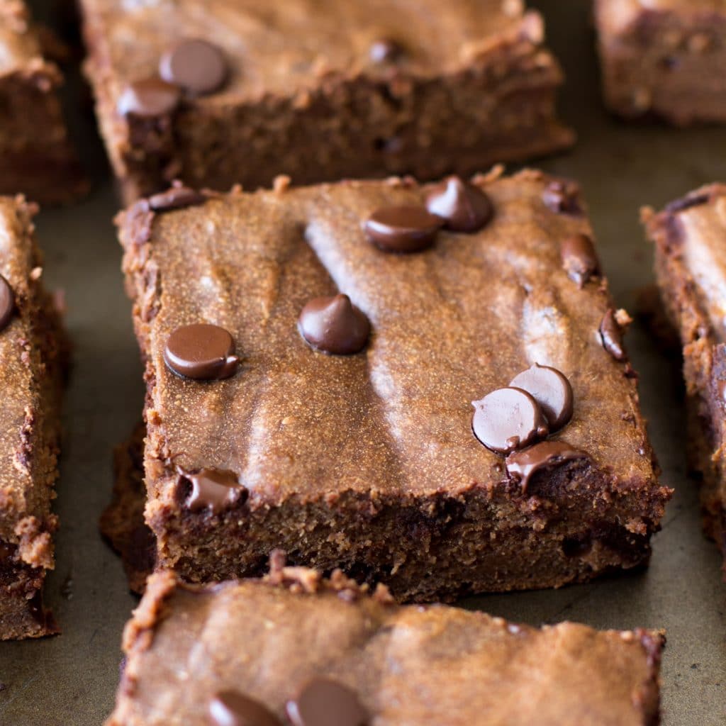 Homemade Peanut Butter Chocolate Protein Bars - Hungry Hobby
