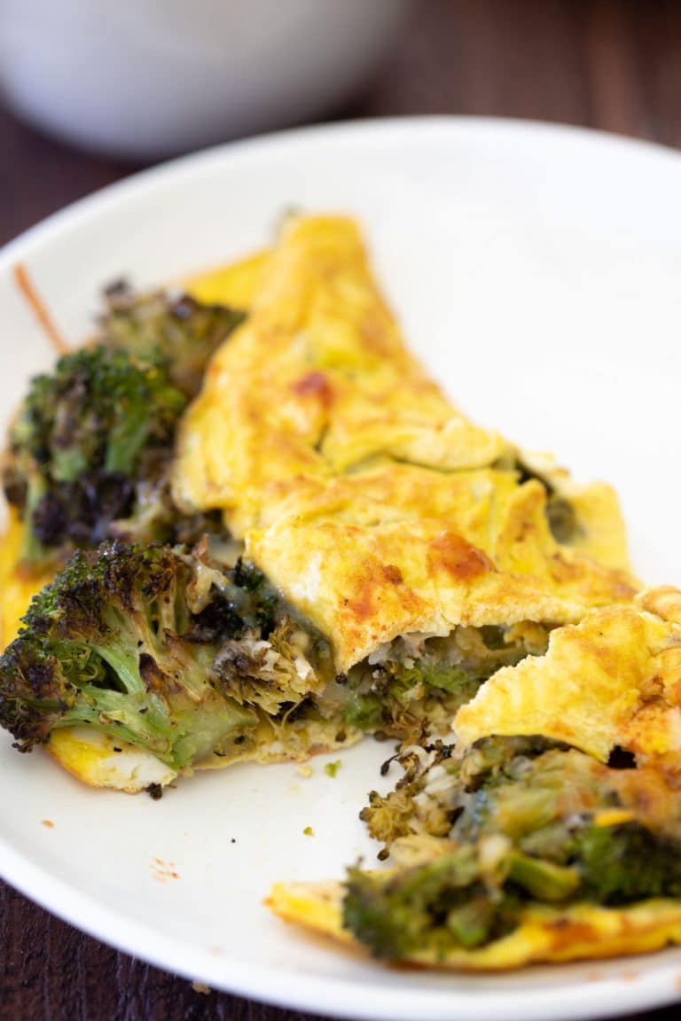 Roasted Broccoli Omelet - Hungry Hobby