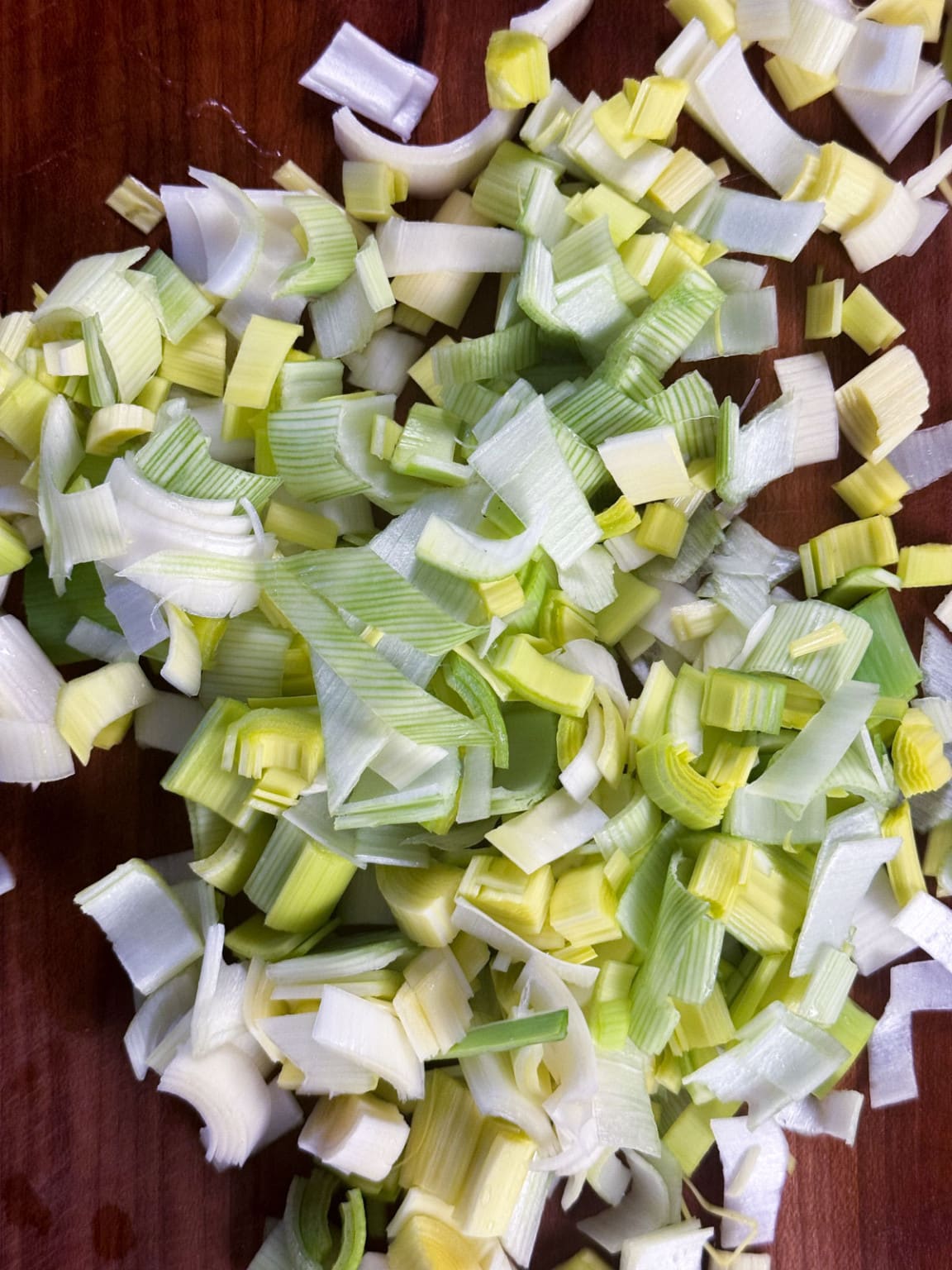 How to Clean and Cut Leeks - Hungry Hobby