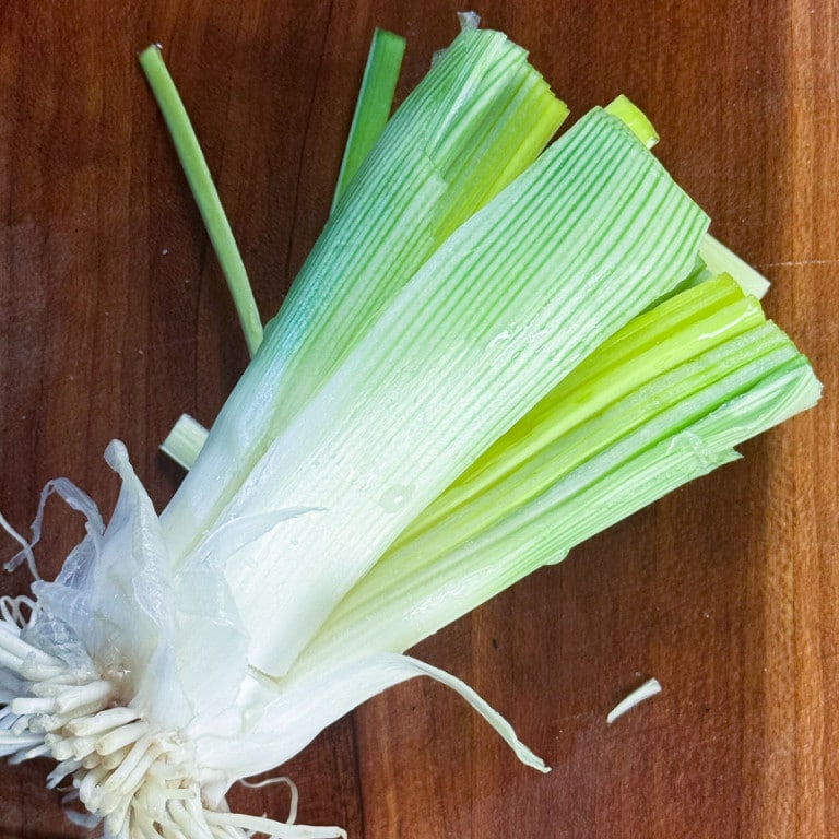 How to Clean and Cut Leeks - Hungry Hobby