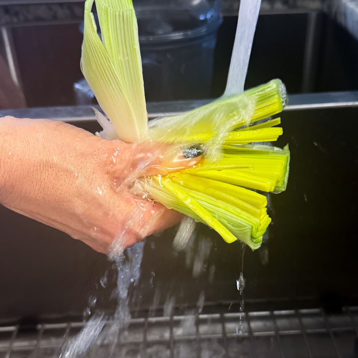 How to Clean and Cut Leeks - Hungry Hobby